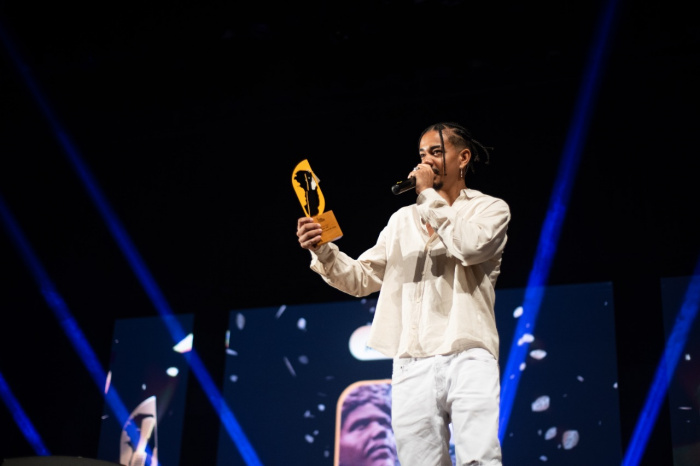 Cesar MC: ex-estudante da educação de vitória é destaque no cenário ...